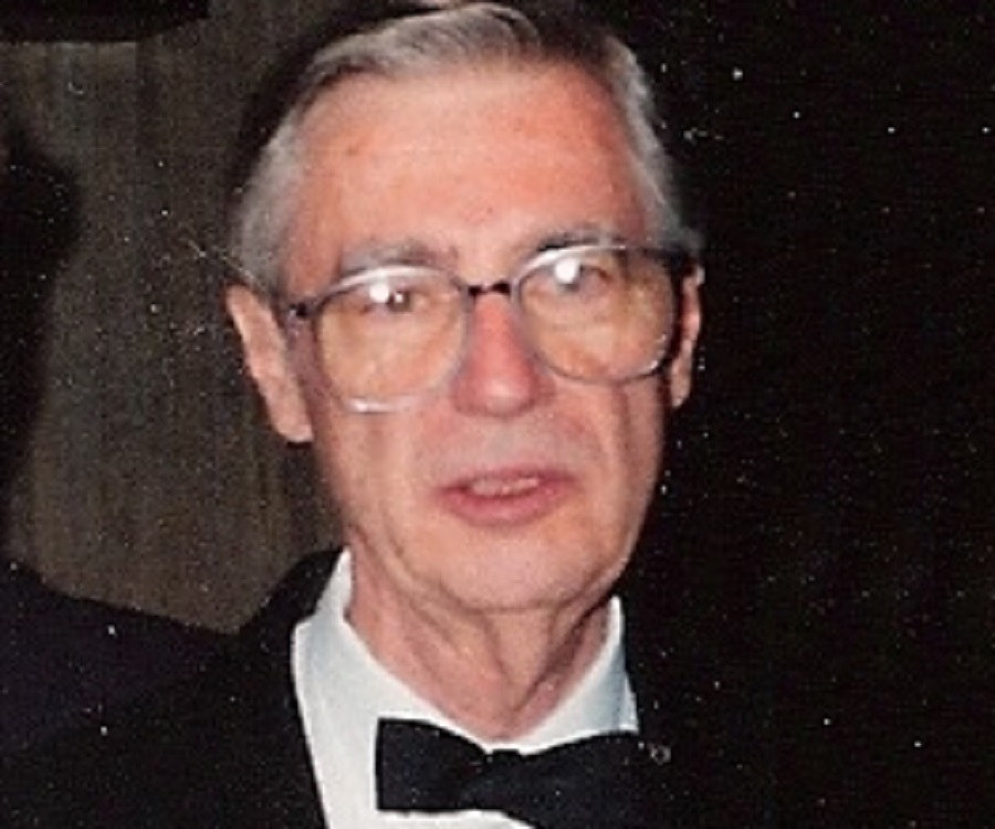 Fred Rogers Biography Facts Childhood Family Life Achievements Fred Rogers Biography Facts Childhood Family Life Achievements