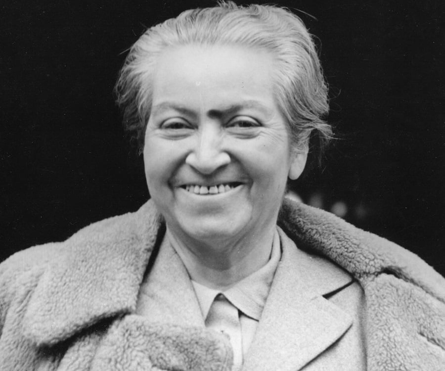 Biografia De Gabriela Mistral Biografia De Gabriela Mistral