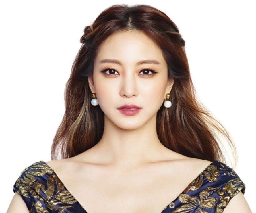 Han Ye-seul Biography - Facts, Childhood, Family Life & Achievements Han Ye-seul Biography - Facts, Childhood, Family Life & Achievements