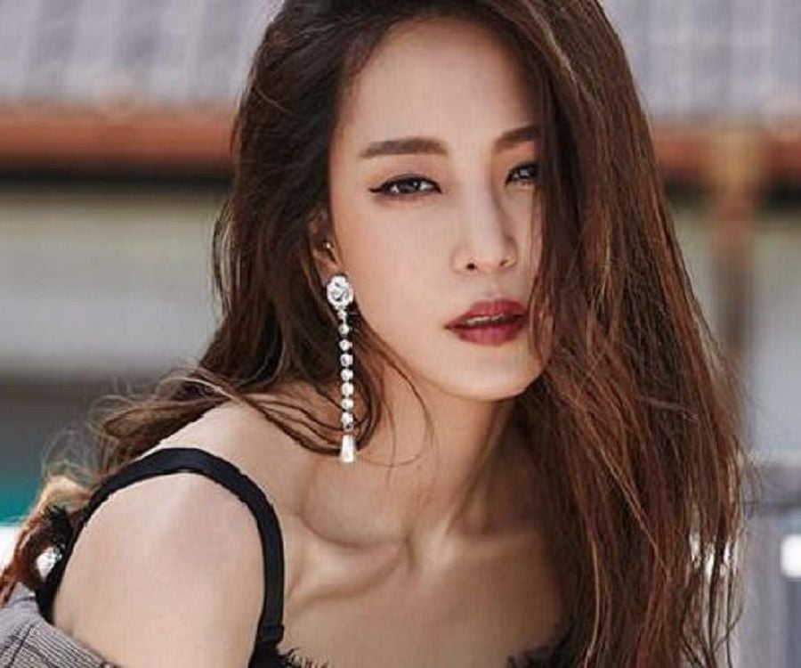 Han Ye-seul Biography - Facts, Childhood, Family Life & Achievements Han Ye-seul Biography - Facts, Childhood, Family Life & Achievements