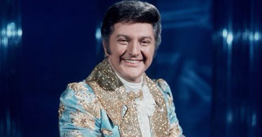 Liberace Biography - Facts, Childhood, Family Life & Achievements of ...