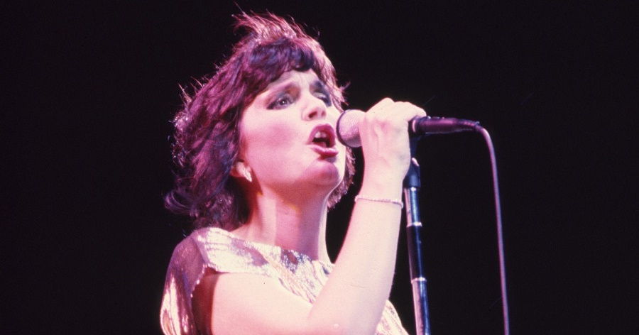 Linda Ronstadt Biography - Childhood, Life Achievements & Timeline